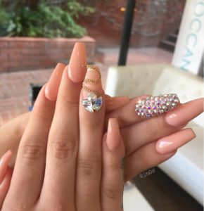 Chain Nails Are The Ultimate Rebellious Manicure For The Tough Girl ...