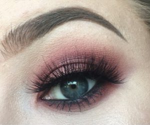 Burgundy Eye Makeup Stuns As An Autumn Beauty Look | BEAUTY