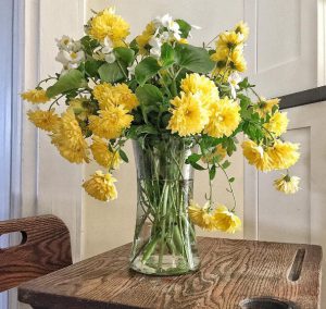 Decorate With These Beautiful Floral Arrangements For September | LIFESTYLE